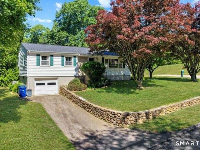 3 bedroom, Stonington CT 06379 104153025
