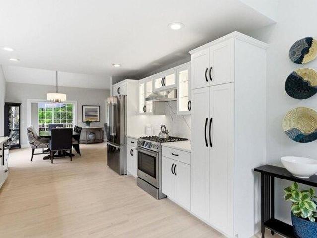 3 bedroom, Stratham NH 03885 LS103125730
