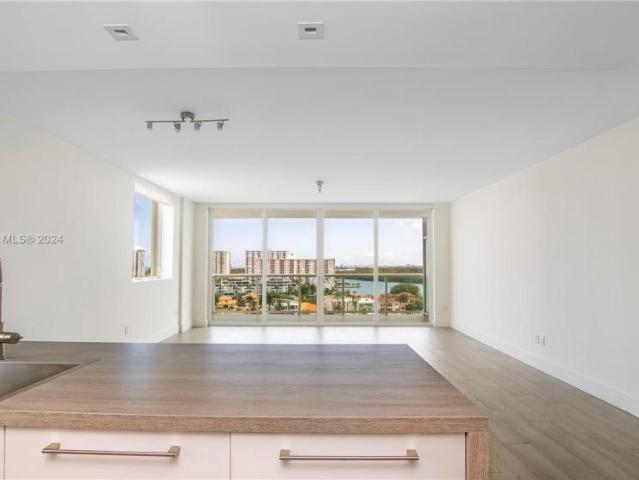 3 bedroom, Sunny Isles Beach FL 33160 81953739