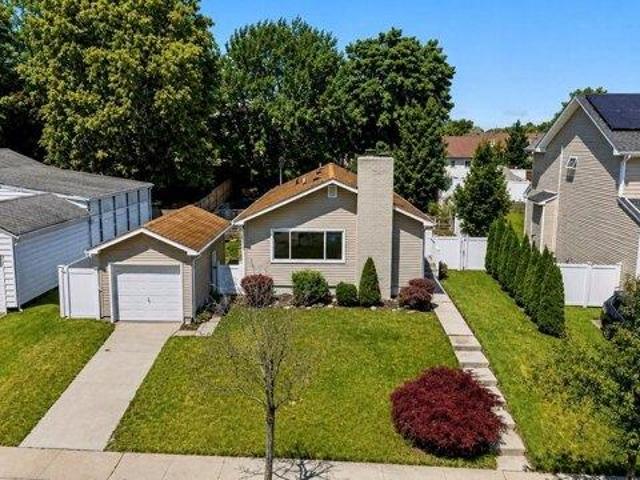 3 bedroom, Syosset NY 11791 103620515