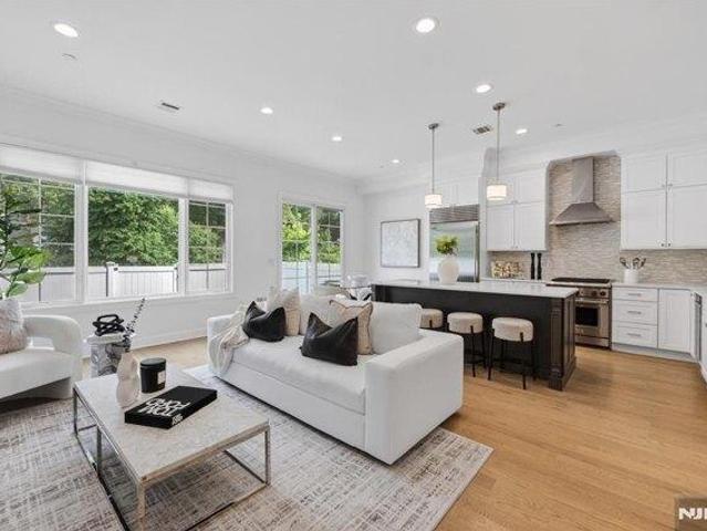 3 bedroom, Paramus NJ 07652 104482214