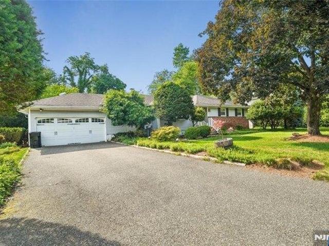 3 bedroom, Paramus NJ 07652 104808706