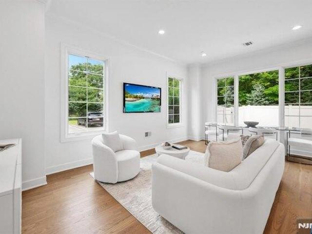 3 bedroom, Paramus NJ 07652 104834215