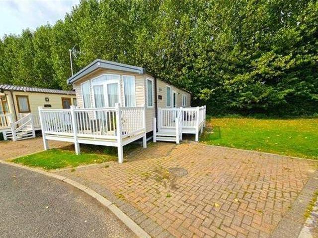 3 Bedroom Park Home For Sale In Clacton On Sea