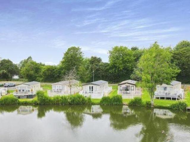 3 Bedroom Park Home For Sale In Cotswold Hoburne