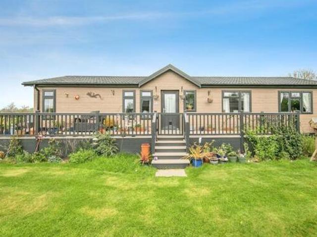 3 Bedroom Park Home For Sale In Raydon