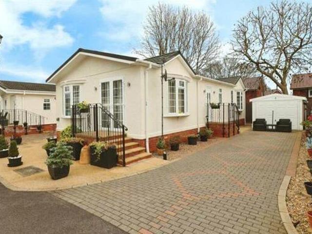 3 Bedroom Park Home For Sale In Waddington