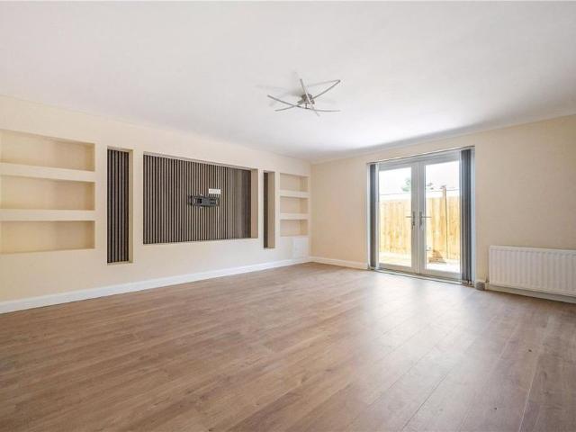 3 bedroom parking to rent