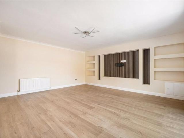 3 bedroom parking to rent