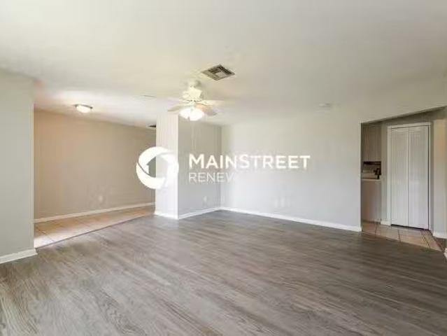 3 Bedroom Pet Friendly Home in Cape Coral, FL with Main Street.