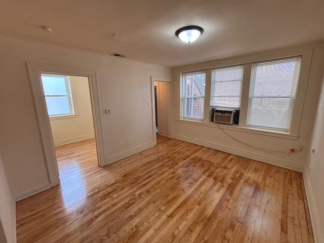 3 Bedroom Pet Friendly in Bridgeport 2 Bedroom Apartment for Rent at 837 W 33rd Pl, Chicago, IL 60608 Bridgeport