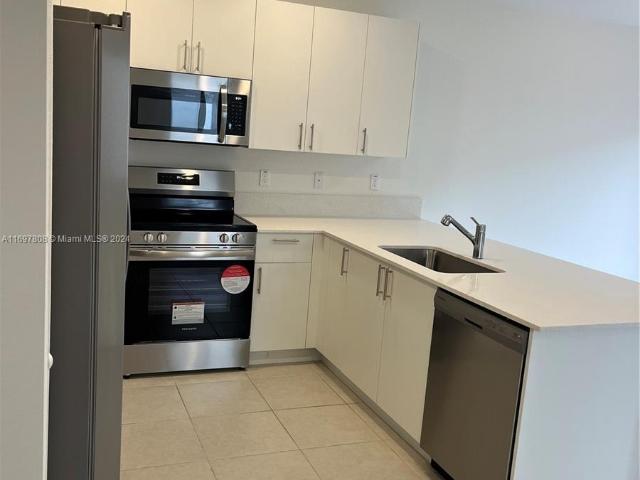 3 bedroom, Pembroke Park FL 33023 85063924
