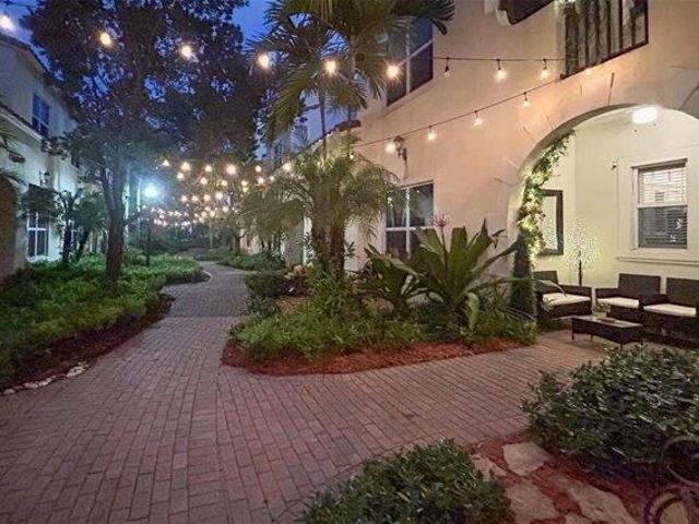 3 bedroom, Pembroke Pines FL 33028 94740678