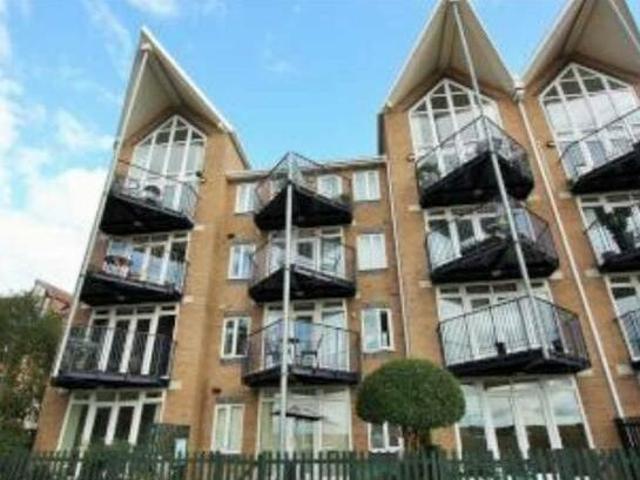 3 bedroom penthouse for rent in Bridge House Valetta Way Esplanade Rochester ME1