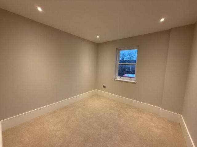 3 bedroom penthouse for rent in Castlebar Road, London, W5