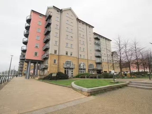 3 bedroom penthouse for rent in Centre Quay Lower, Portishead.