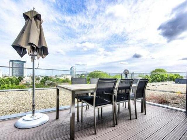 3 Bedroom Penthouse For Rent In Fulham, London