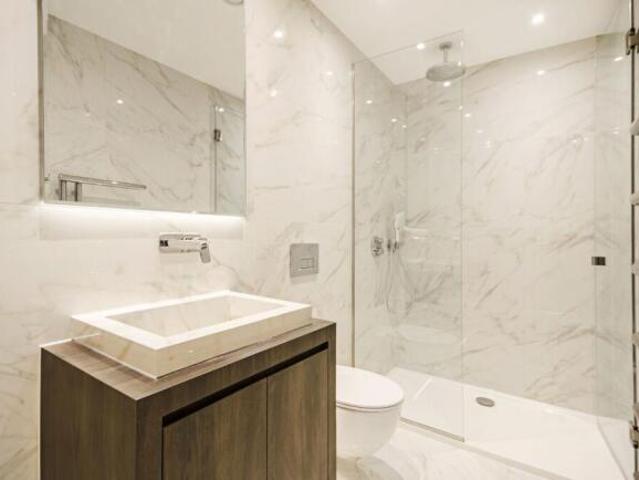 3 bedroom penthouse for rent in Finchley Road, South Hampstead, London, NW3