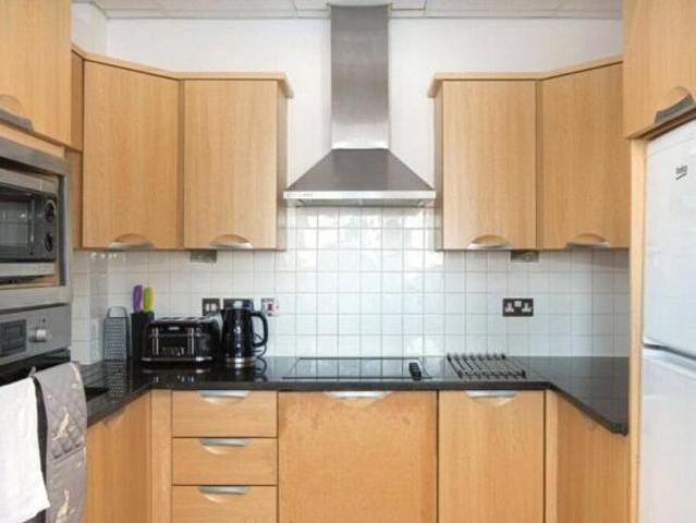 3 bedroom penthouse for rent in Greens End, Woolwich, London, SE18