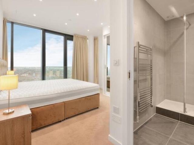 3 bedroom penthouse for rent in Legacy Tower, E15