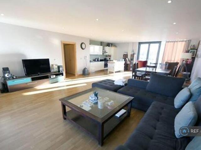 3 Bedroom Penthouse For Rent In London