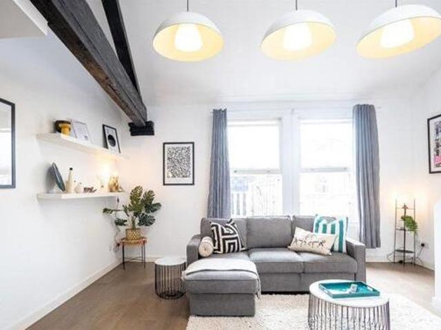 3 Bedroom Penthouse For Rent In London