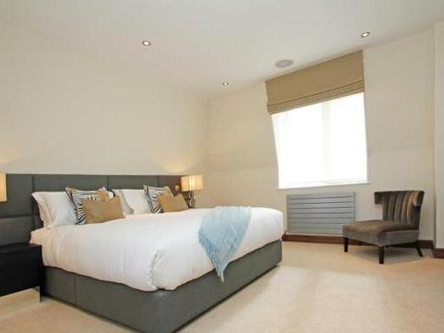 3 Bedroom Penthouse For Rent In London