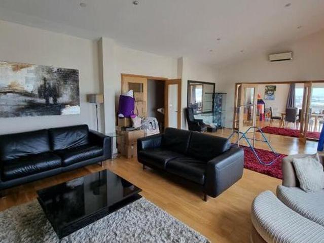 3 Bedroom Penthouse For Rent In London