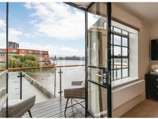 3 Bedroom Penthouse For Rent In London