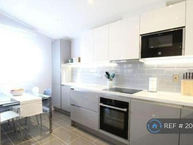 3 Bedroom Penthouse For Rent In London