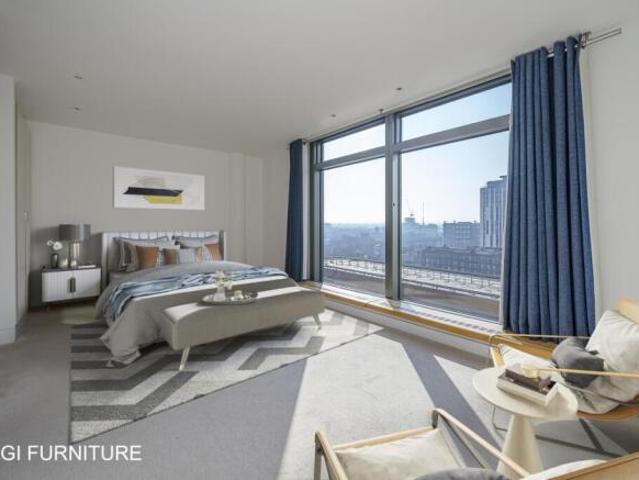 3 bedroom penthouse for rent in Parliament View Apartments, Albert Embankment, London, SE1