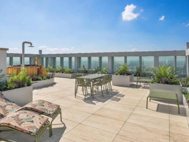 3 bedroom penthouse for rent in Portal Way, London, W3