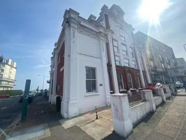 3 bedroom penthouse for rent in Queens Gardens, Eastbourne, BN21