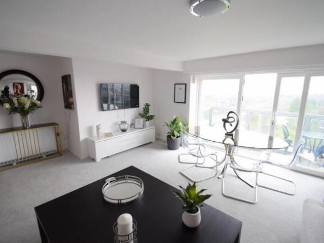 3 bedroom penthouse for rent in Riverside Towers, St Marys Street, MK42