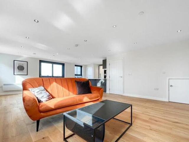 3 Bedroom Penthouse For Rent In Victoria Riverside, Leeds City Centre