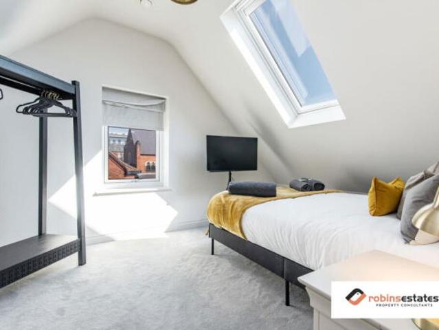 3 bedroom penthouse for rent in Wellington Square, Nottingham, NG7