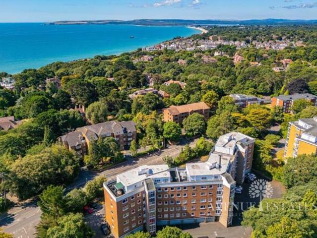 3 bedroom penthouse for rent in West Cliff Road, Bournemouth, BH4