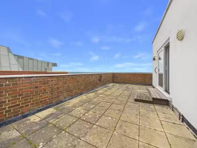3 bedroom penthouse for rent in West Parade, Worthing, BN11 3R.