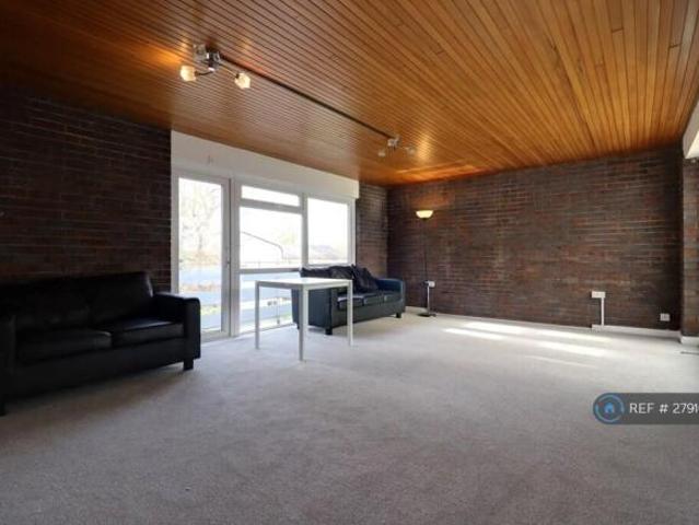3 bedroom penthouse for rent in Willow Court, Manchester, M14