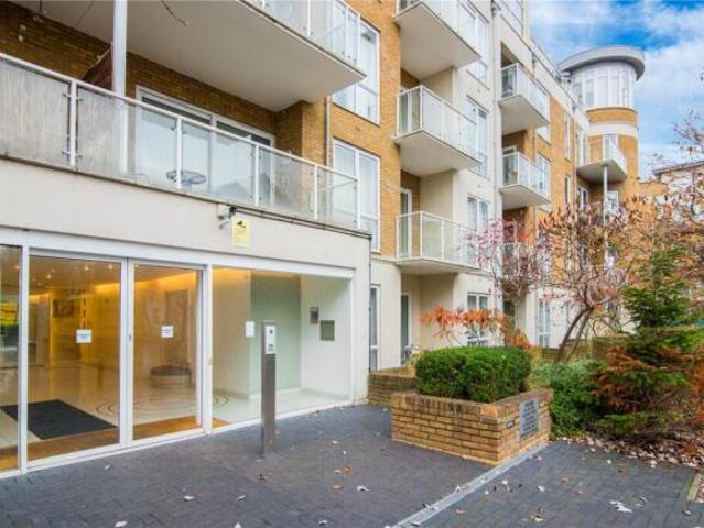3 bedroom penthouse for sale in Melliss Avenue, Richmond, TW9