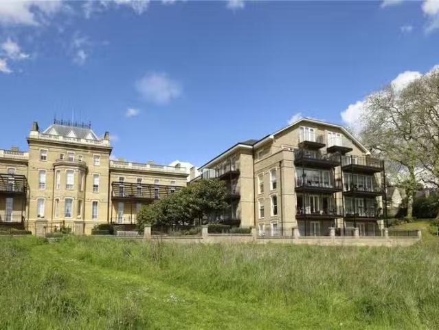 3 bedroom penthouse for sale in Chambers Park Hill, Wimbledon.