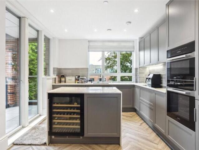 3 bedroom penthouse for sale in Fellowes Rise, Winchester, Hampshire, SO22