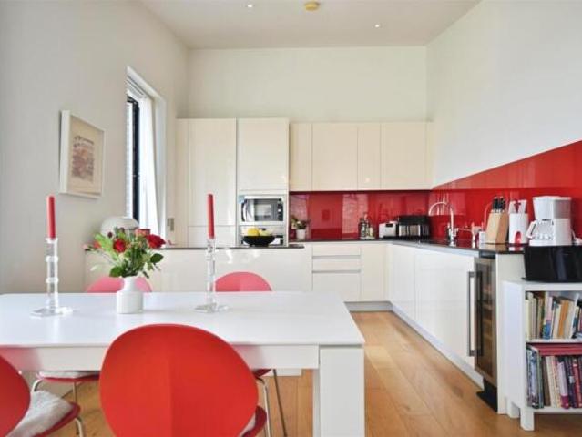 3 bedroom penthouse for sale in Halyards Court, Durham Wharf Drive, Brentford, TW8