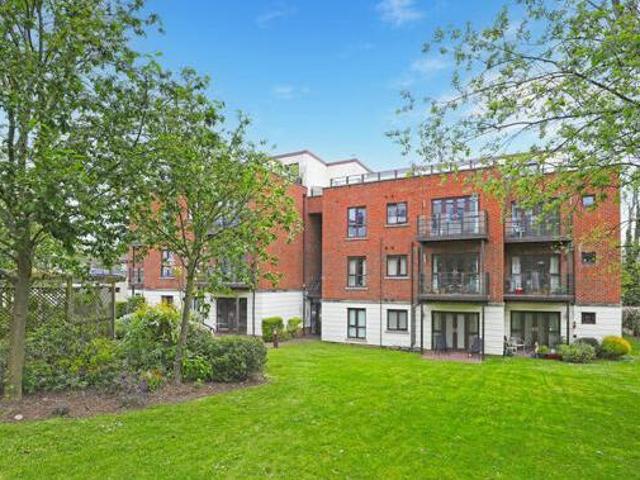 3 Bedroom Penthouse For Sale In High Road