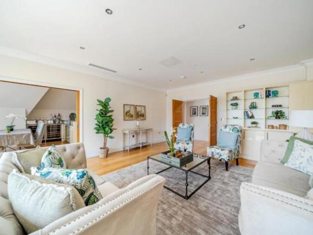 3 bedroom penthouse for sale in Kemerton Road, Beckenham, BR3