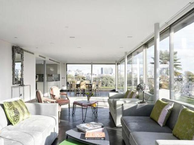 3 Bedroom Penthouse For Sale In London