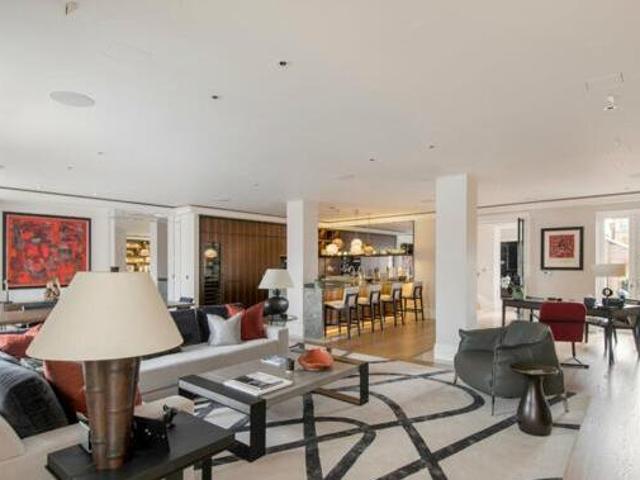 3 Bedroom Penthouse For Sale In London