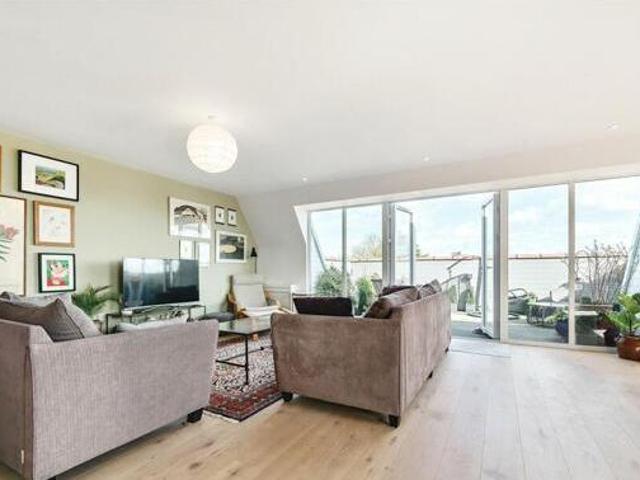 3 Bedroom Penthouse For Sale In London