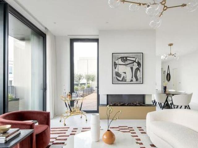 3 Bedroom Penthouse For Sale In London