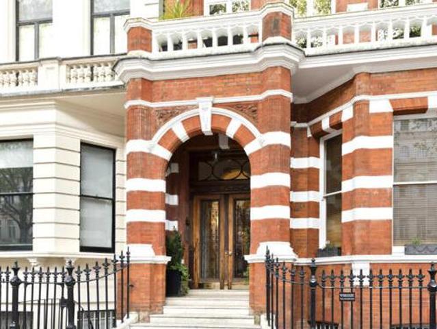 3 Bedroom Penthouse For Sale In London